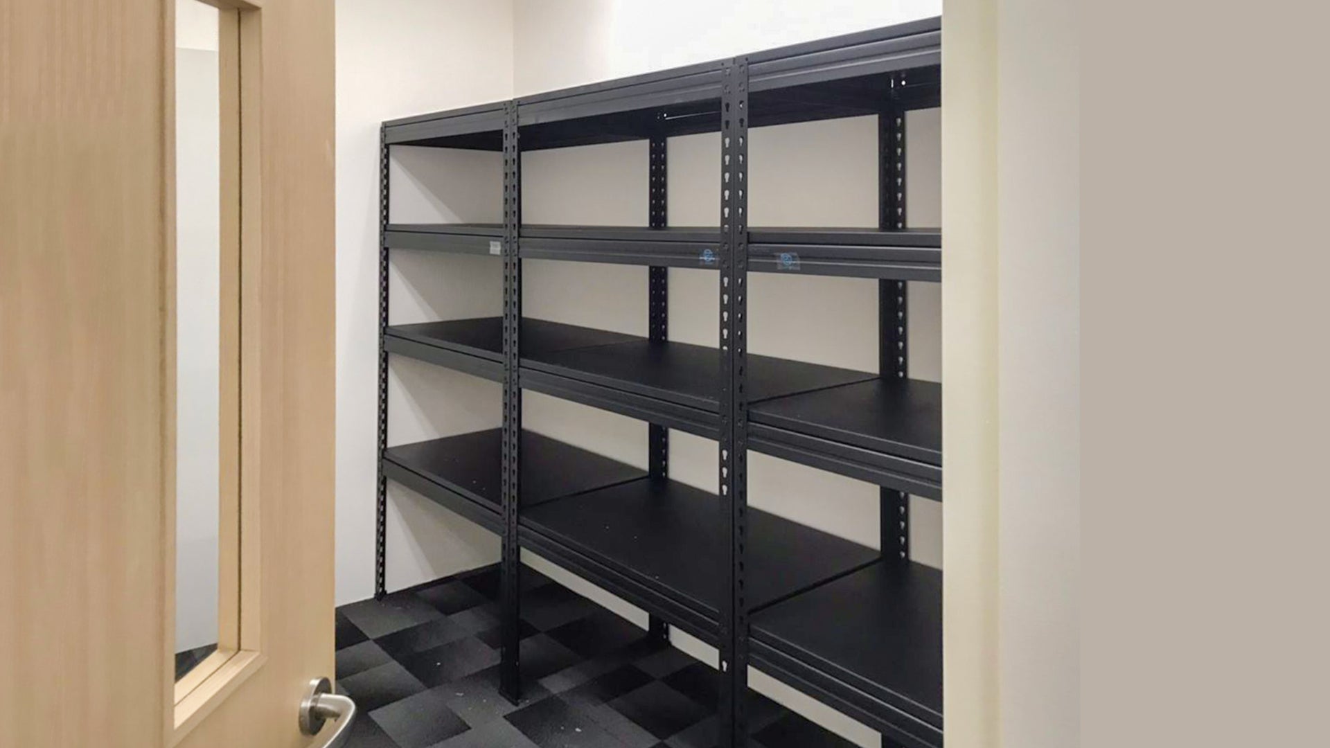 What exactly is a boltless rack, and what advantages does it offer ...